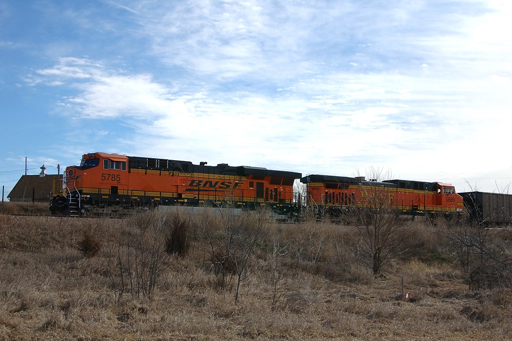 BNSF 5785, GEVO ES44AC westbound